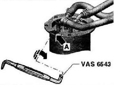 Премахване и монтиране на горната част на горивния филтър (Фолксваген ...