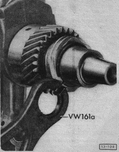 Removal and installation the crankshaft (Volkswagen Transporter T3 1979 ...